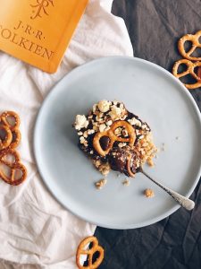 No-Bake Popcorn Pretzel Fudge Bars | Crazy About Cooking